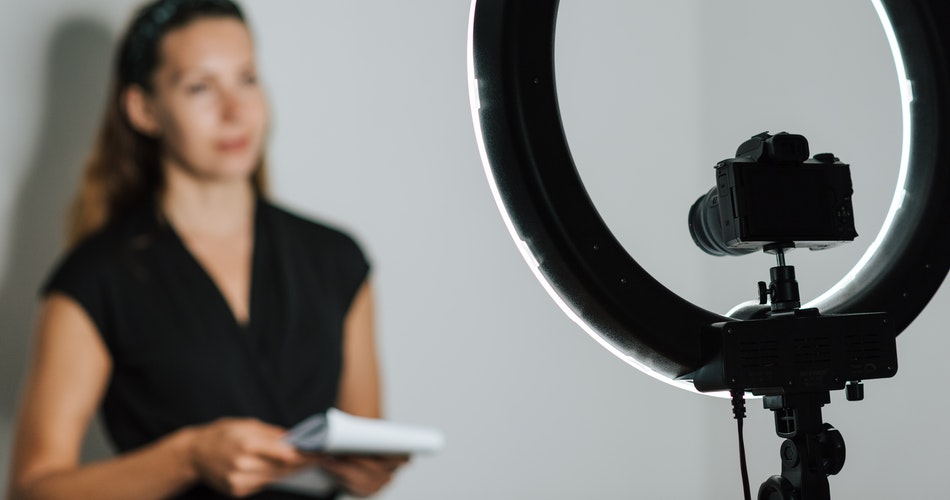 How to Take Professional Headshots at Home? | AttendanceBot